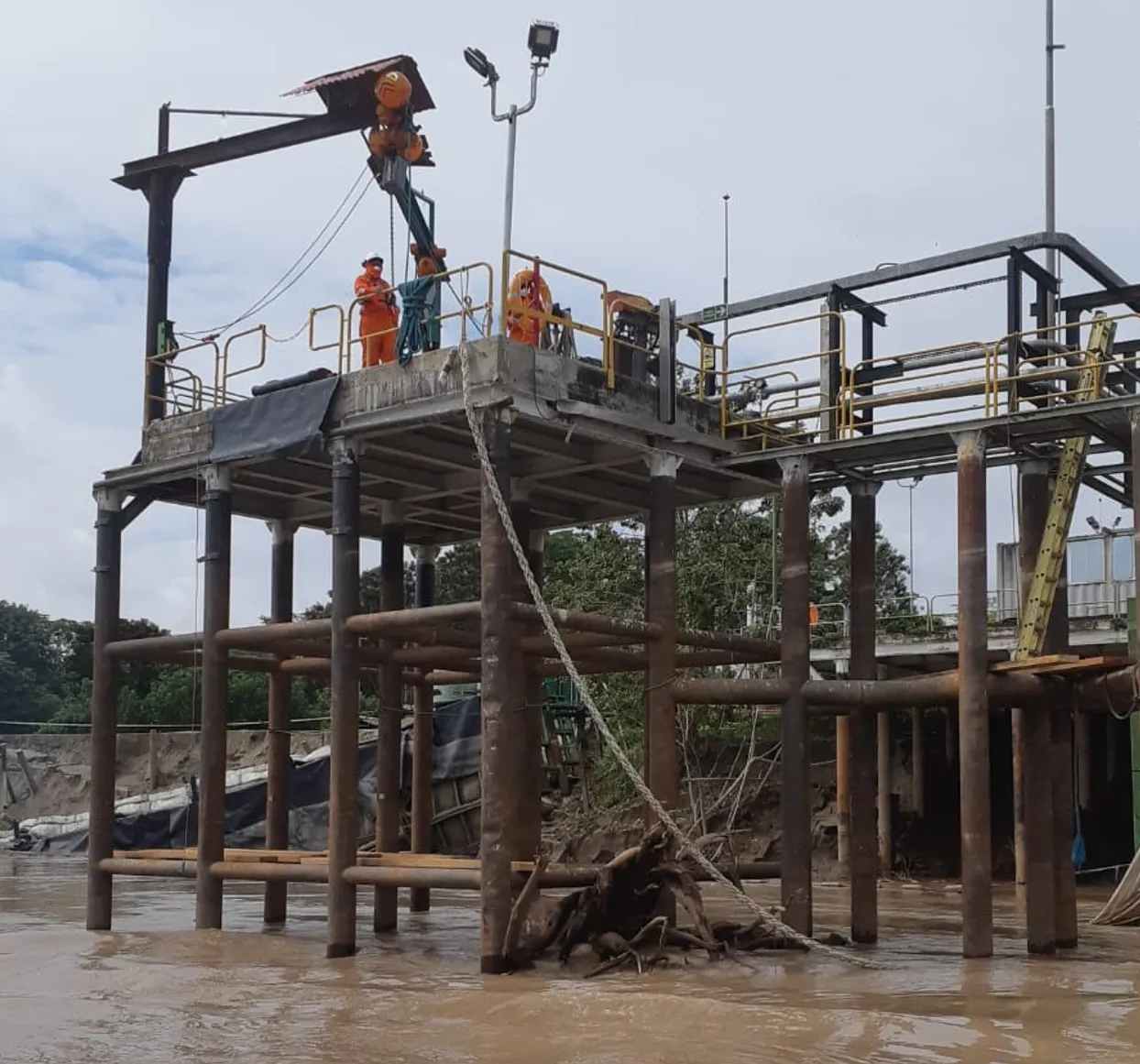 INGENIERIA DE DETALLE PARA REFORZAMIENTO ESTRUCTURAL DE UN MUELLE ...