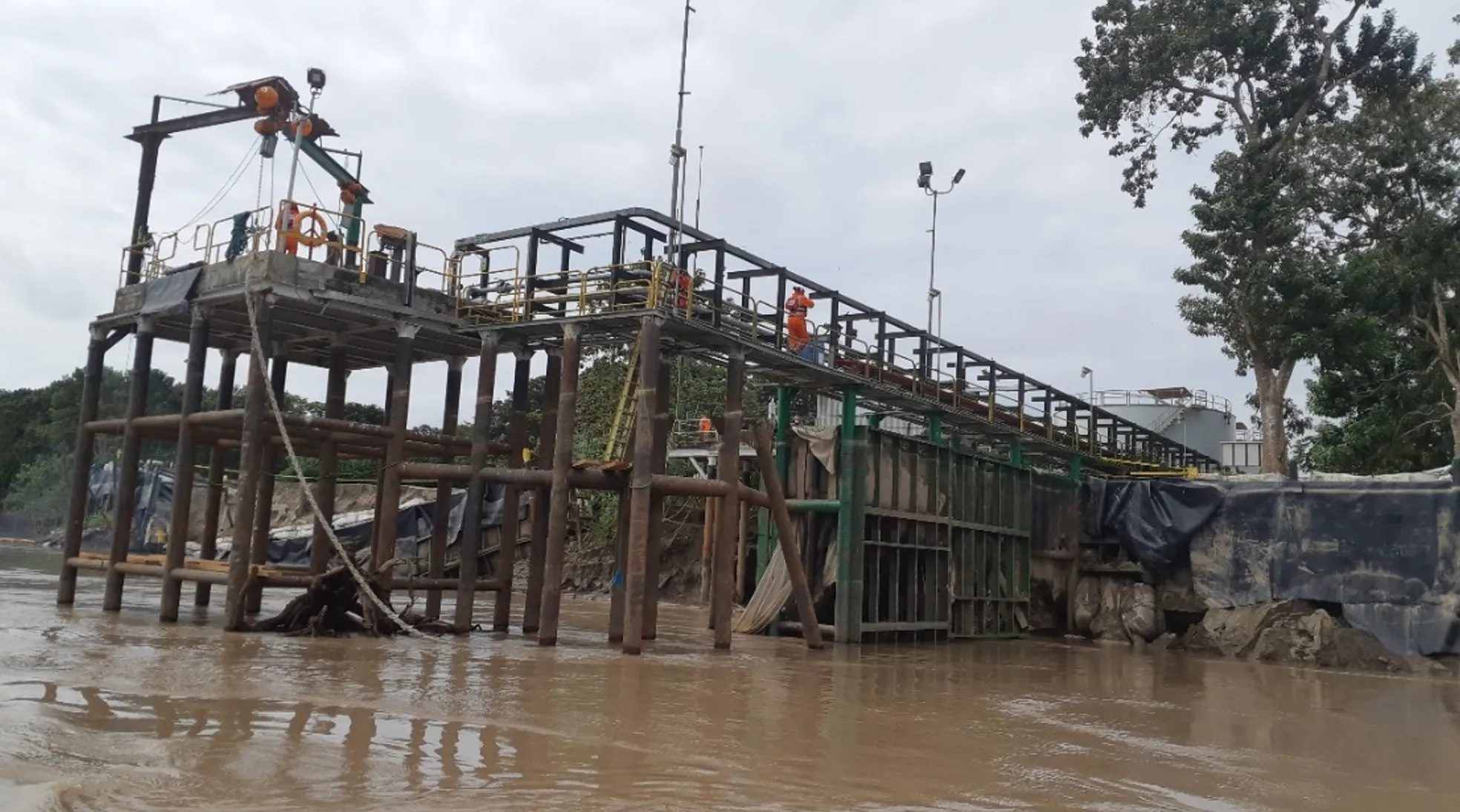 INGENIERIA DE DETALLE PARA REFORZAMIENTO ESTRUCTURAL DE UN MUELLE ...